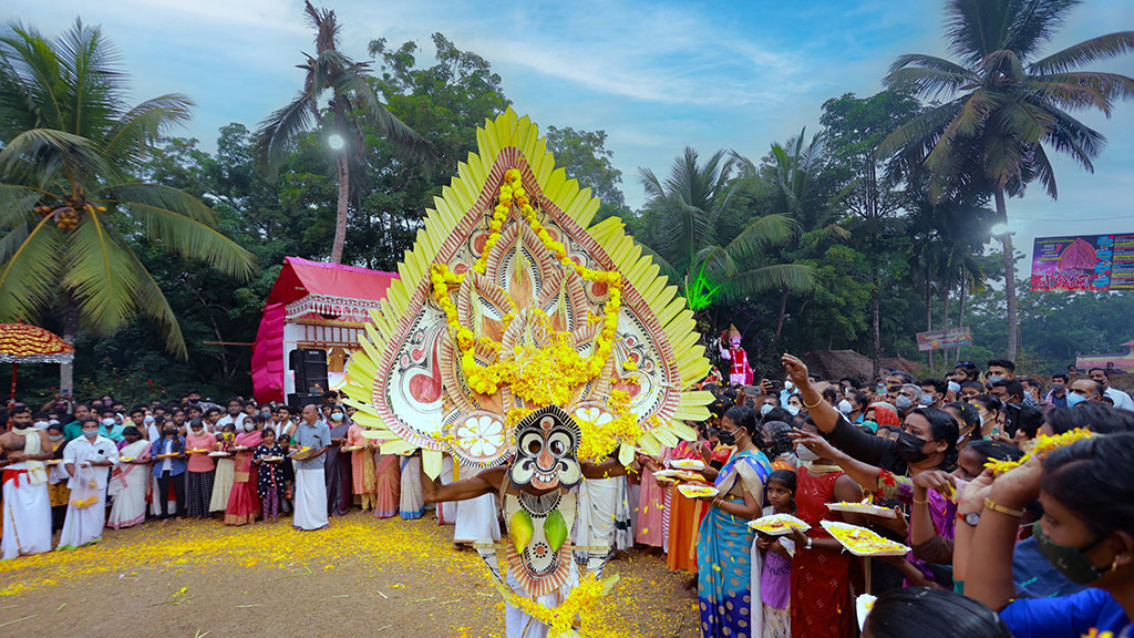 Padayani | Temple festivals | Traditions of Kerala | Photo gallery ...